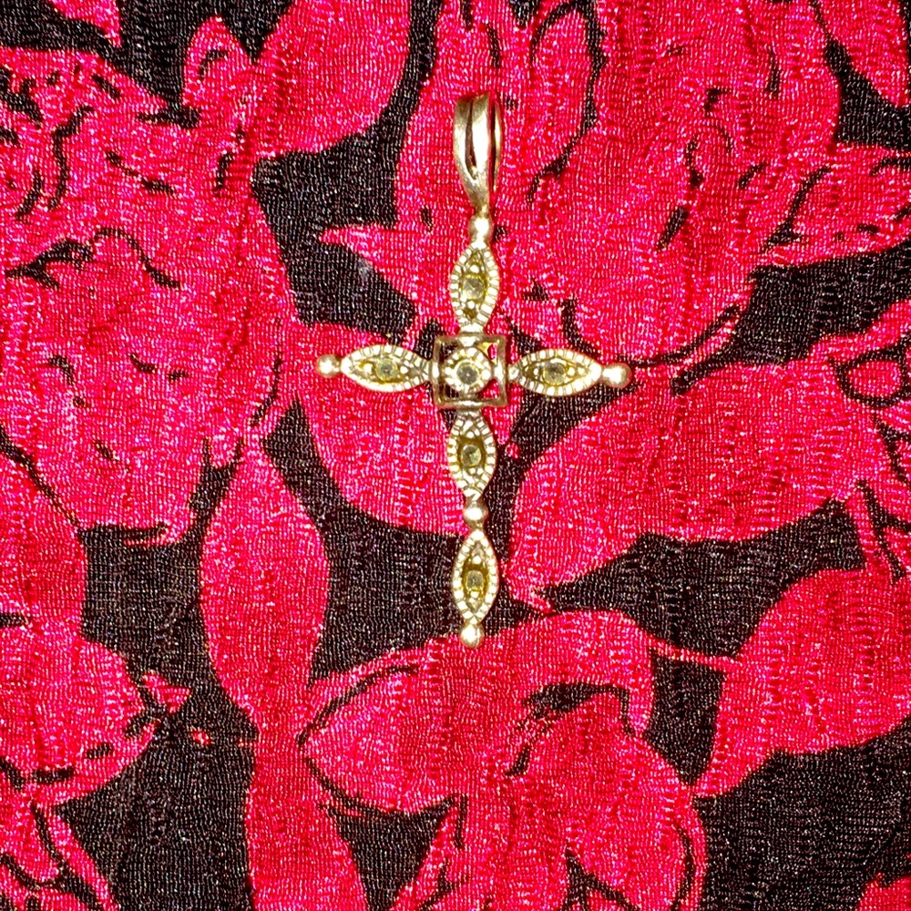 Vintage Beautiful Silver Cross With Small Cz - Gem